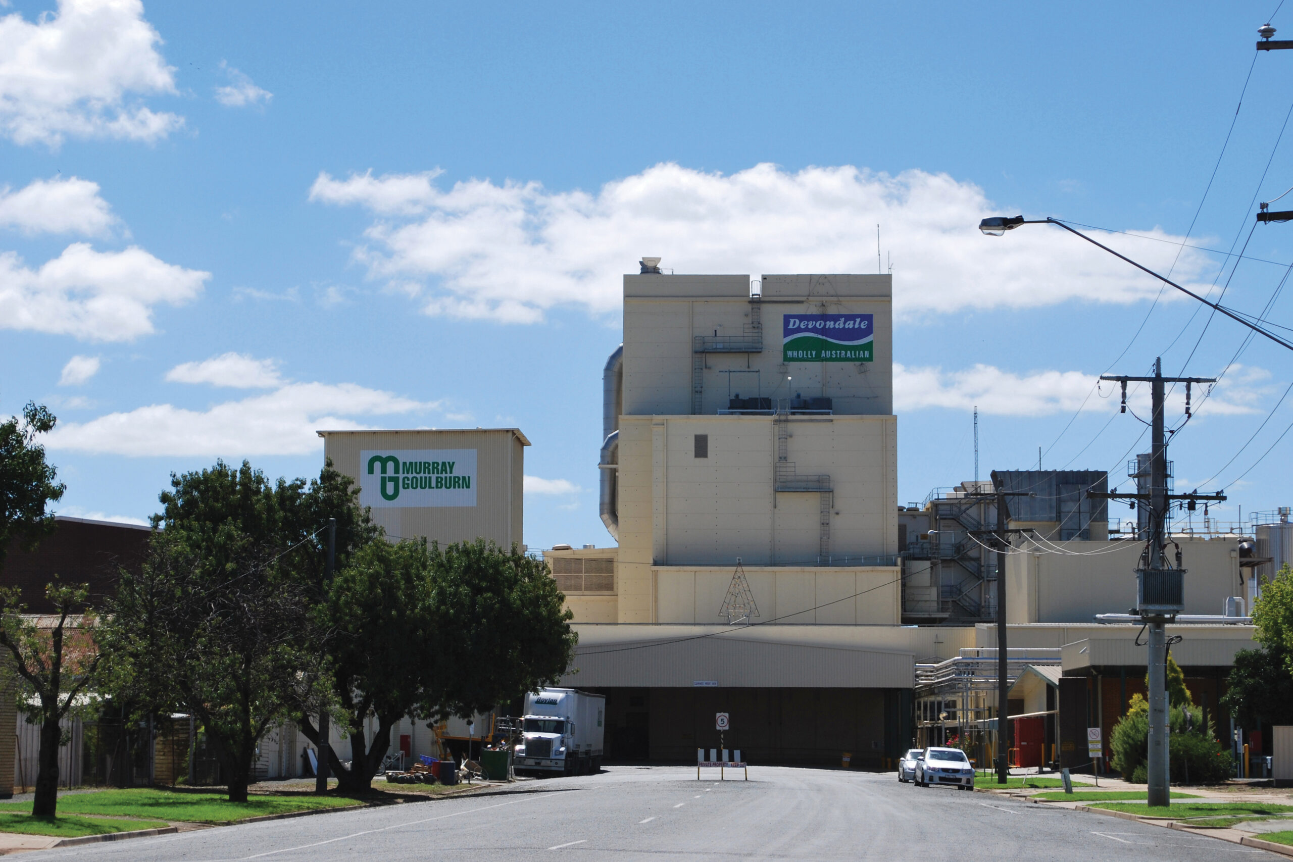 Dairy co-op Murray Goulburn to axe jobs and plants as milk industry ...